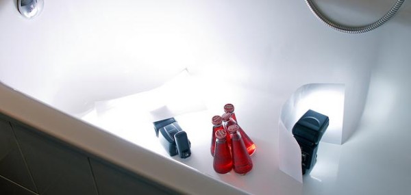 Two light setup - photographing in your bath room | Diy Photography Stuff